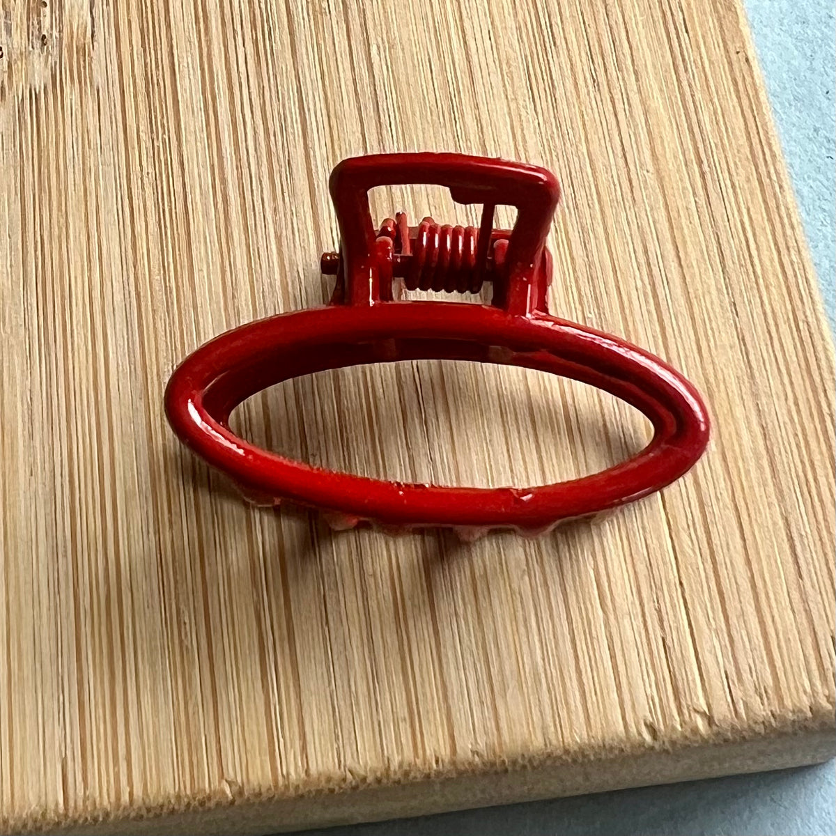 Affordable Mini Red Oval Shaped Hair Clutcher– Oralia India