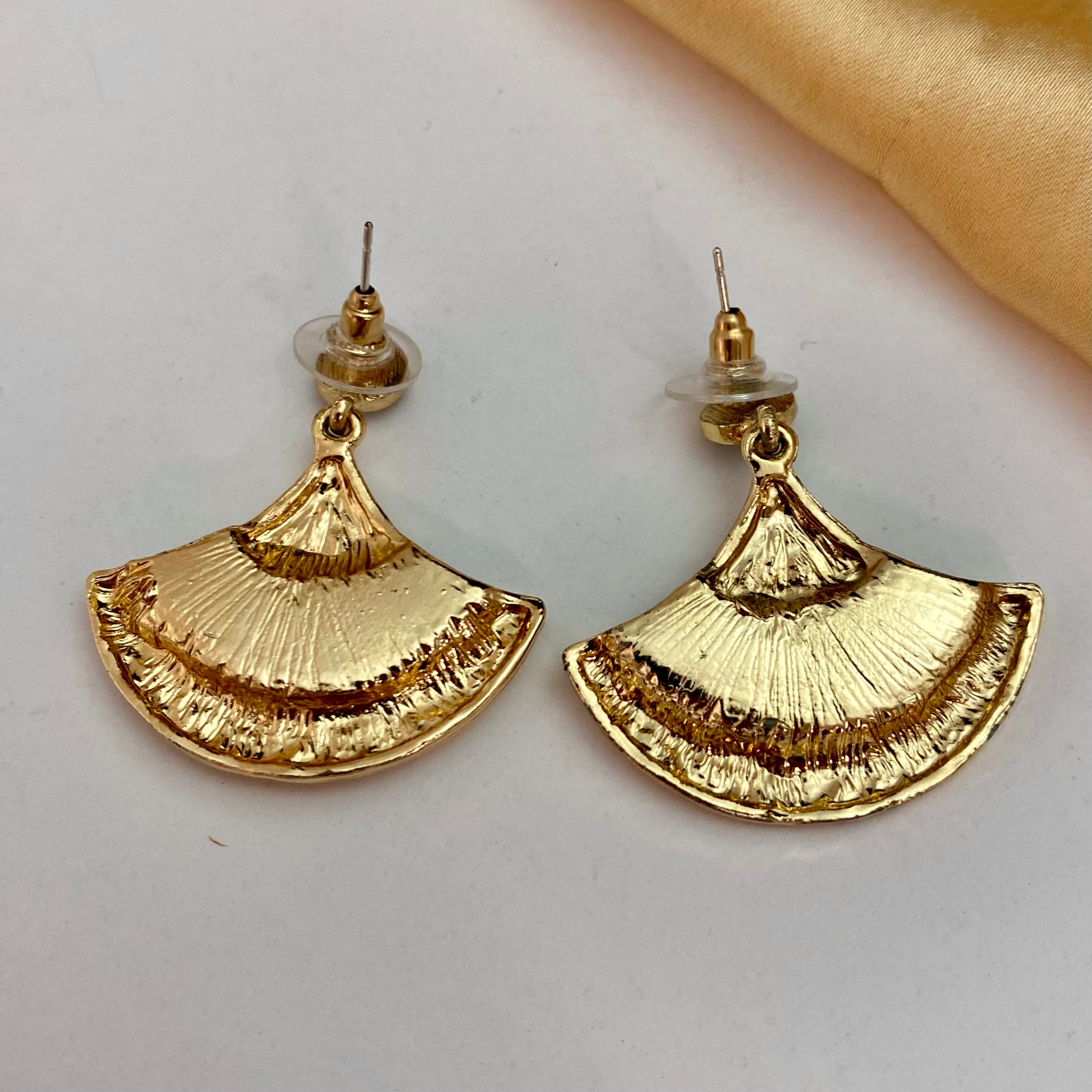Affordable Golden Foil Earrings With Green Uncut Stone– Oralia India