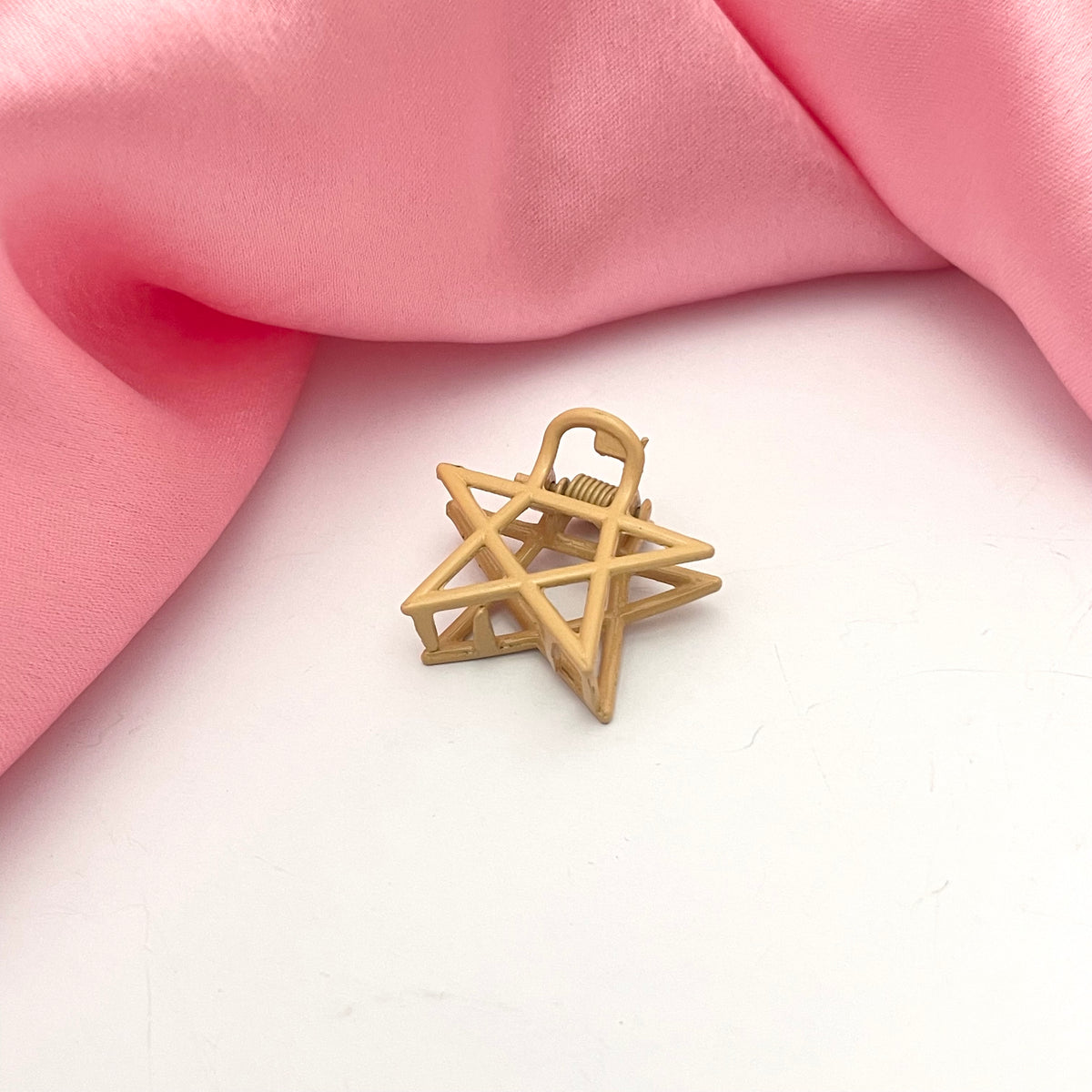 Oralia Cream Colour Star Shaped Metal Hair Clutcher– Oralia India