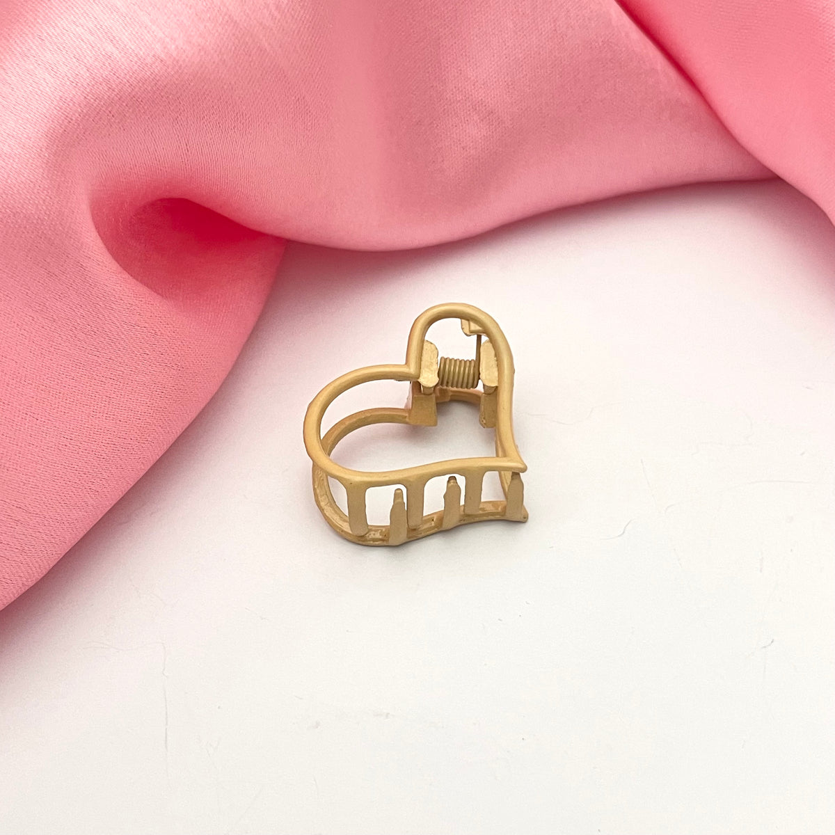 Oralia Cream Colour Heart Shaped Metal Hair Clutcher– Oralia India